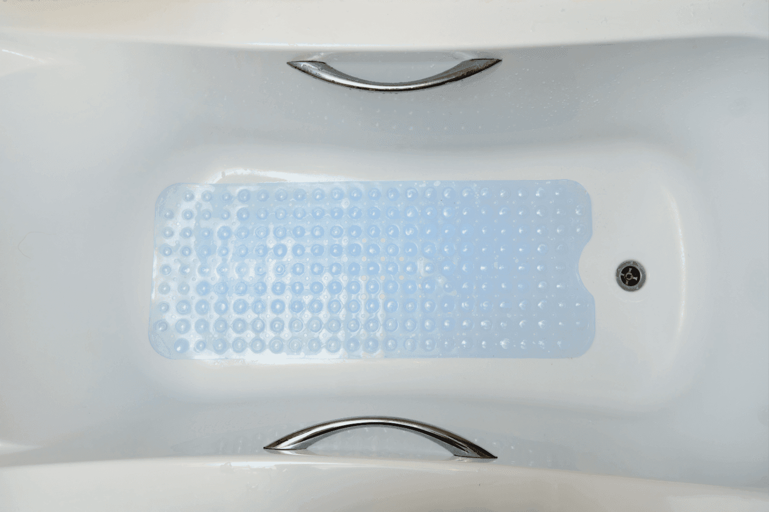 Top Bath Aids for Getting In and Out of the Bath | Oak Tree Mobility